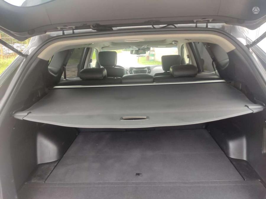 Grey Hyundai Santa Fe 2014 in Ukmerge, with an engine capacity of 2.20 L and mileage of 253 thousand km for 9000 €, photo 24 on AUTOMOTO.COM.LV