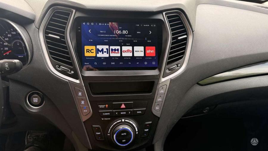 Grey Hyundai Santa Fe 2014 in Vievis, with an engine capacity of 2.20 L and mileage of 185 thousand km for 8500 €, photo 12 on AUTOMOTO.COM.LV