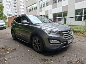 Grey Hyundai Santa Fe 2014 in Riga, with an engine capacity of 2.20 L and mileage of 257 thousand km for 9400 €, photo  on AUTOMOTO.COM.LV