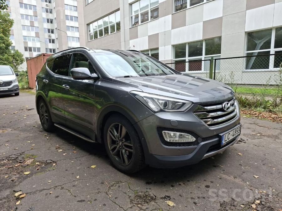 Pelēks Hyundai Santa Fe 2014 Rīga, ar dzinēja tilpumu 2.20 L un nobraukumu 257 tūkst. km par 9400 €, foto 1 vietnē AUTOMOTO.COM.LV