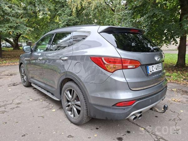 Pelēks Hyundai Santa Fe 2014 Rīga, ar dzinēja tilpumu 2.20 L un nobraukumu 257 tūkst. km par 9400 €, foto 4 vietnē AUTOMOTO.COM.LV