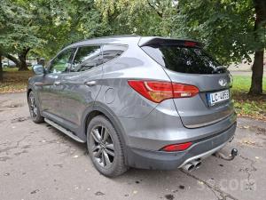 Pelēks Hyundai Santa Fe 2014 Rīga, ar dzinēja tilpumu 2.20 L un nobraukumu 257 tūkst. km par 9400 €, foto 4 vietnē AUTOMOTO.COM.LV