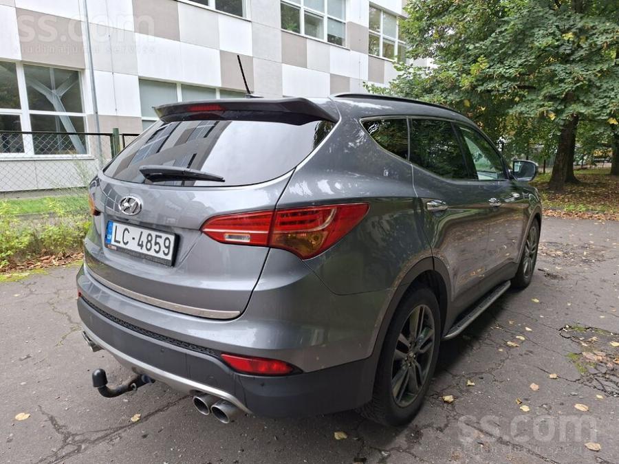 Pelēks Hyundai Santa Fe 2014 Rīga, ar dzinēja tilpumu 2.20 L un nobraukumu 257 tūkst. km par 9400 €, foto 5 vietnē AUTOMOTO.COM.LV