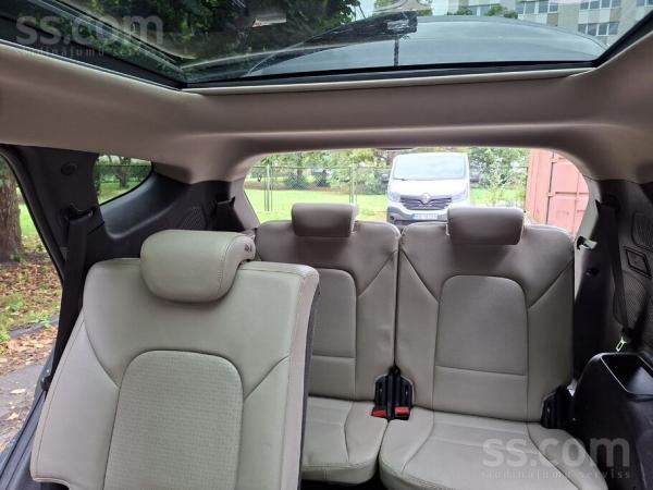 Pelēks Hyundai Santa Fe 2014 Rīga, ar dzinēja tilpumu 2.20 L un nobraukumu 257 tūkst. km par 9400 €, foto 7 vietnē AUTOMOTO.COM.LV