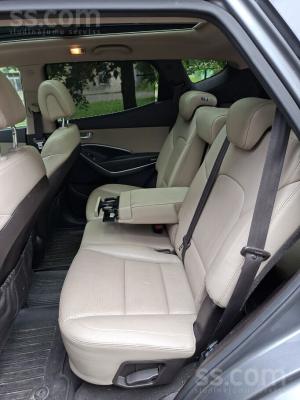 Pelēks Hyundai Santa Fe 2014 Rīga, ar dzinēja tilpumu 2.20 L un nobraukumu 257 tūkst. km par 9400 €, foto 10 vietnē AUTOMOTO.COM.LV