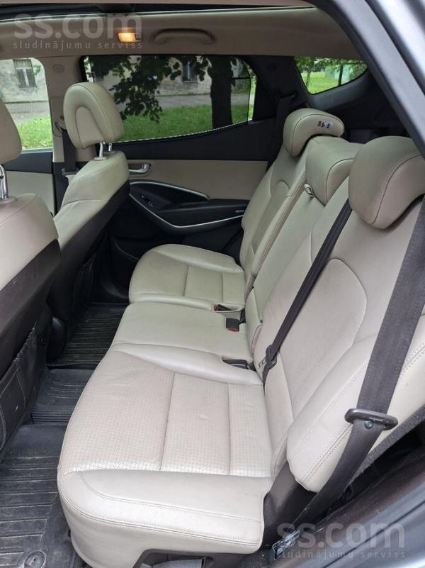 Pelēks Hyundai Santa Fe 2014 Rīga, ar dzinēja tilpumu 2.20 L un nobraukumu 257 tūkst. km par 9400 €, foto 11 vietnē AUTOMOTO.COM.LV