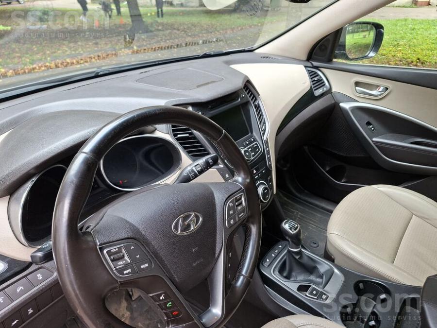 Pelēks Hyundai Santa Fe 2014 Rīga, ar dzinēja tilpumu 2.20 L un nobraukumu 257 tūkst. km par 9400 €, foto 12 vietnē AUTOMOTO.COM.LV