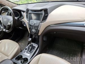 Pelēks Hyundai Santa Fe 2014 Rīga, ar dzinēja tilpumu 2.20 L un nobraukumu 257 tūkst. km par 9400 €, foto 13 vietnē AUTOMOTO.COM.LV