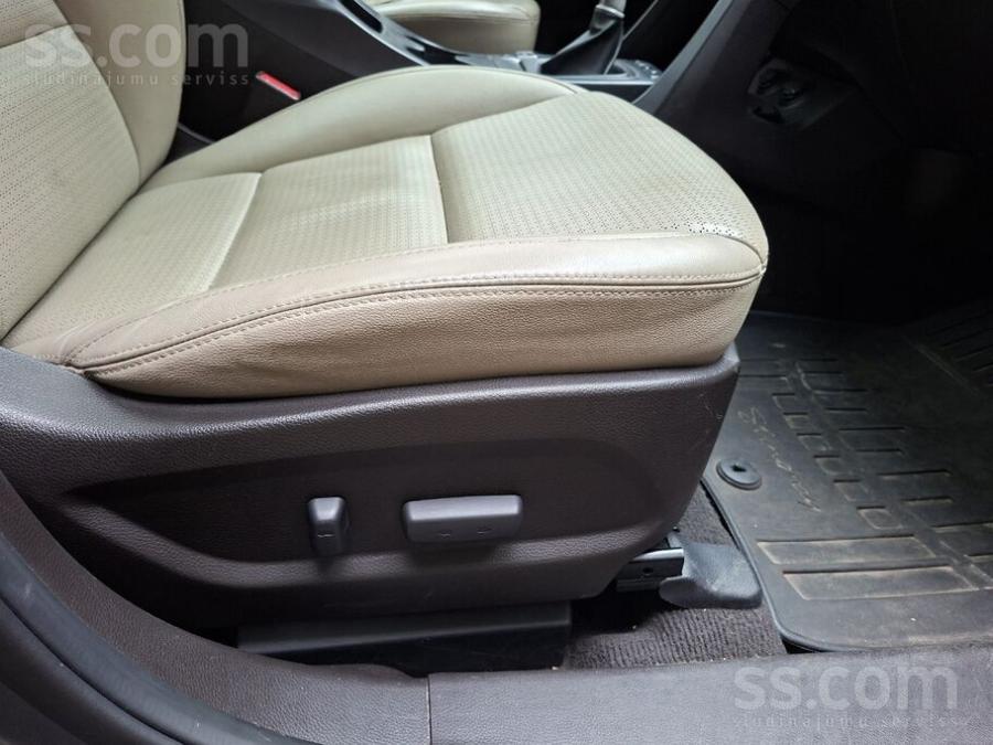 Pelēks Hyundai Santa Fe 2014 Rīga, ar dzinēja tilpumu 2.20 L un nobraukumu 257 tūkst. km par 9400 €, foto 16 vietnē AUTOMOTO.COM.LV