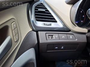 Pelēks Hyundai Santa Fe 2014 Rīga, ar dzinēja tilpumu 2.20 L un nobraukumu 257 tūkst. km par 9400 €, foto 20 vietnē AUTOMOTO.COM.LV