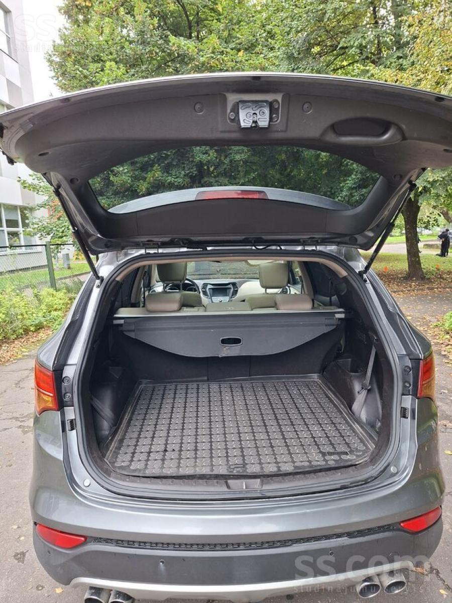 Pelēks Hyundai Santa Fe 2014 Rīga, ar dzinēja tilpumu 2.20 L un nobraukumu 257 tūkst. km par 9400 €, foto 21 vietnē AUTOMOTO.COM.LV