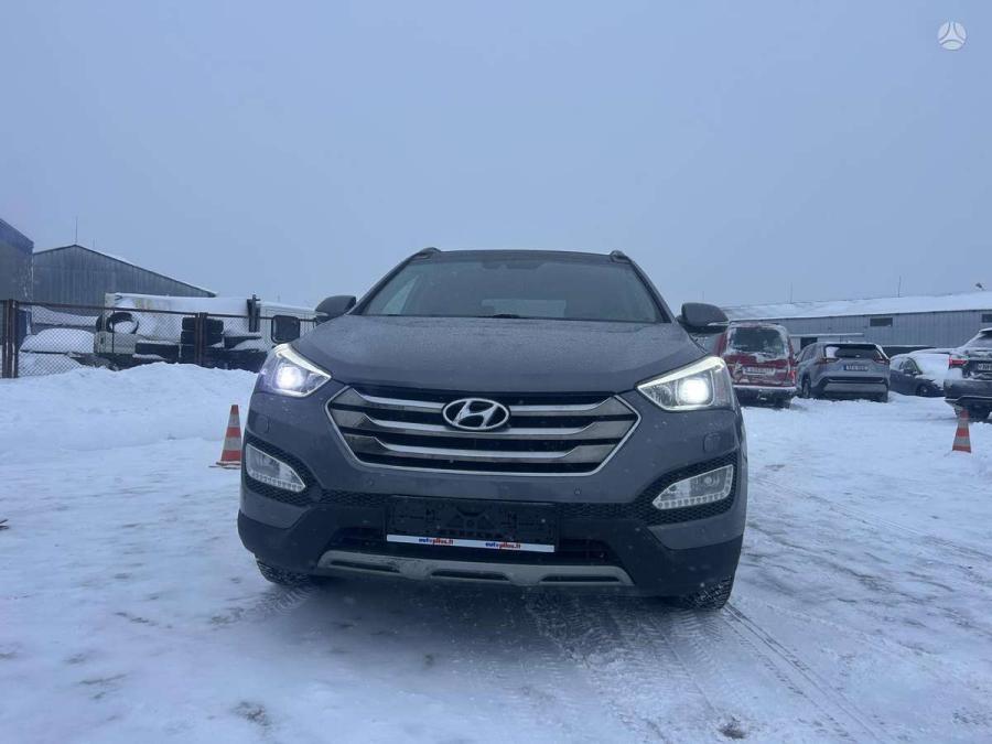 Pelēks Hyundai Santa Fe 2015 Šauļi, ar dzinēja tilpumu 2.00 L un nobraukumu 231 tūkst. km par 9500 €, foto 2 vietnē AUTOMOTO.COM.LV