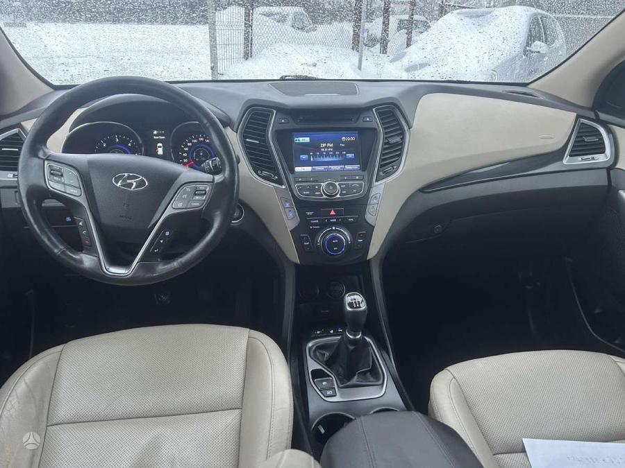 Pelēks Hyundai Santa Fe 2015 Šauļi, ar dzinēja tilpumu 2.00 L un nobraukumu 231 tūkst. km par 9500 €, foto 13 vietnē AUTOMOTO.COM.LV