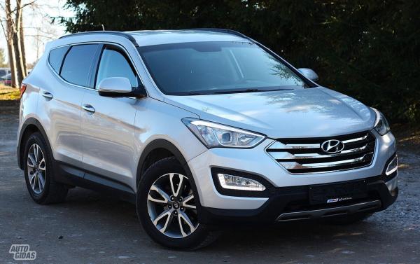 Grey Hyundai Santa Fe 2015 in Petrikaiciai, with an engine capacity of 2.00 L and mileage of 205 thousand km for 11499 €, photo 2 on AUTOMOTO.COM.LV