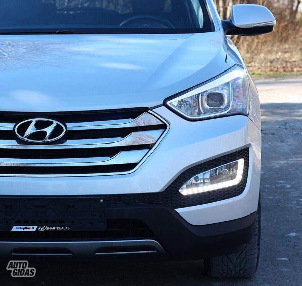 Grey Hyundai Santa Fe 2015 in Petrikaiciai, with an engine capacity of 2.00 L and mileage of 205 thousand km for 11499 €, photo 3 on AUTOMOTO.COM.LV
