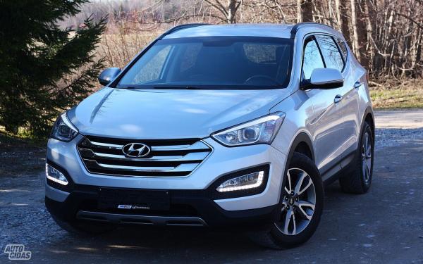 Grey Hyundai Santa Fe 2015 in Petrikaiciai, with an engine capacity of 2.00 L and mileage of 205 thousand km for 11499 €, photo 5 on AUTOMOTO.COM.LV