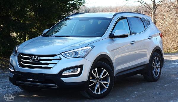 Grey Hyundai Santa Fe 2015 in Petrikaiciai, with an engine capacity of 2.00 L and mileage of 205 thousand km for 11499 €, photo 6 on AUTOMOTO.COM.LV