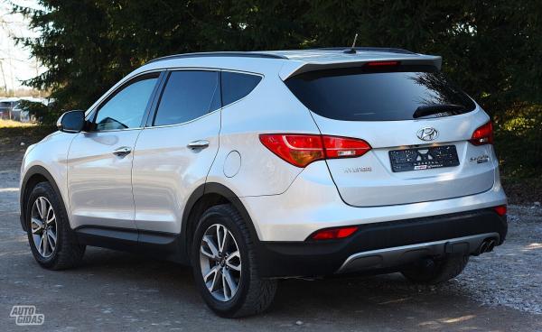 Grey Hyundai Santa Fe 2015 in Petrikaiciai, with an engine capacity of 2.00 L and mileage of 205 thousand km for 11499 €, photo 7 on AUTOMOTO.COM.LV
