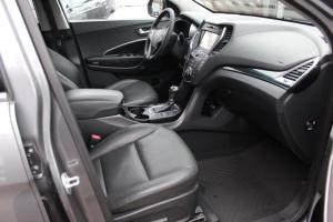 Pelēks Hyundai Santa Fe 2015 Rīga, ar dzinēja tilpumu 2.20 L un nobraukumu 230 tūkst. km par 13250 €, foto 7 vietnē AUTOMOTO.COM.LV