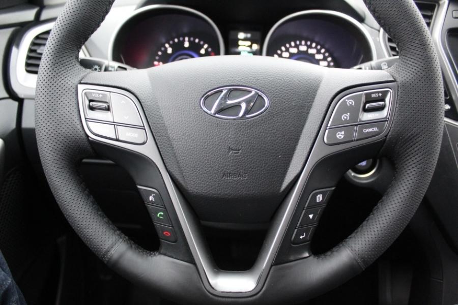 Pelēks Hyundai Santa Fe 2015 Rīga, ar dzinēja tilpumu 2.20 L un nobraukumu 230 tūkst. km par 13250 €, foto 13 vietnē AUTOMOTO.COM.LV