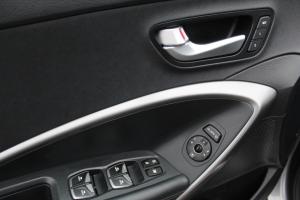 Pelēks Hyundai Santa Fe 2015 Rīga, ar dzinēja tilpumu 2.20 L un nobraukumu 230 tūkst. km par 13250 €, foto 23 vietnē AUTOMOTO.COM.LV