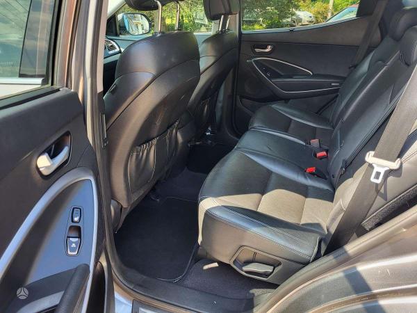 Pelēks Hyundai Santa Fe 2015 Utena, ar dzinēja tilpumu 2.20 L un nobraukumu 281 tūkst. km par 9150 €, foto 7 vietnē AUTOMOTO.COM.LV