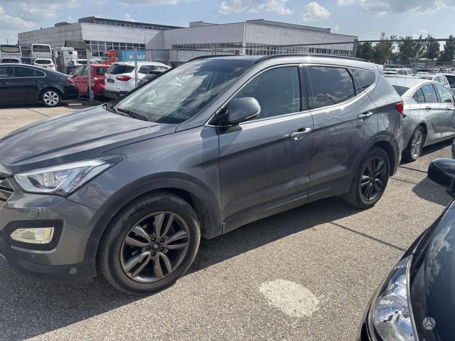 Pelēks Hyundai Santa Fe 2015 Marijampole, ar dzinēja tilpumu 2.20 L un nobraukumu 205 tūkst. km par 7700 €, foto 3 vietnē AUTOMOTO.COM.LV