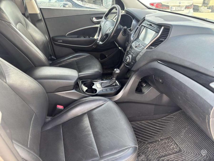Pelēks Hyundai Santa Fe 2015 Marijampole, ar dzinēja tilpumu 2.20 L un nobraukumu 205 tūkst. km par 7700 €, foto 10 vietnē AUTOMOTO.COM.LV