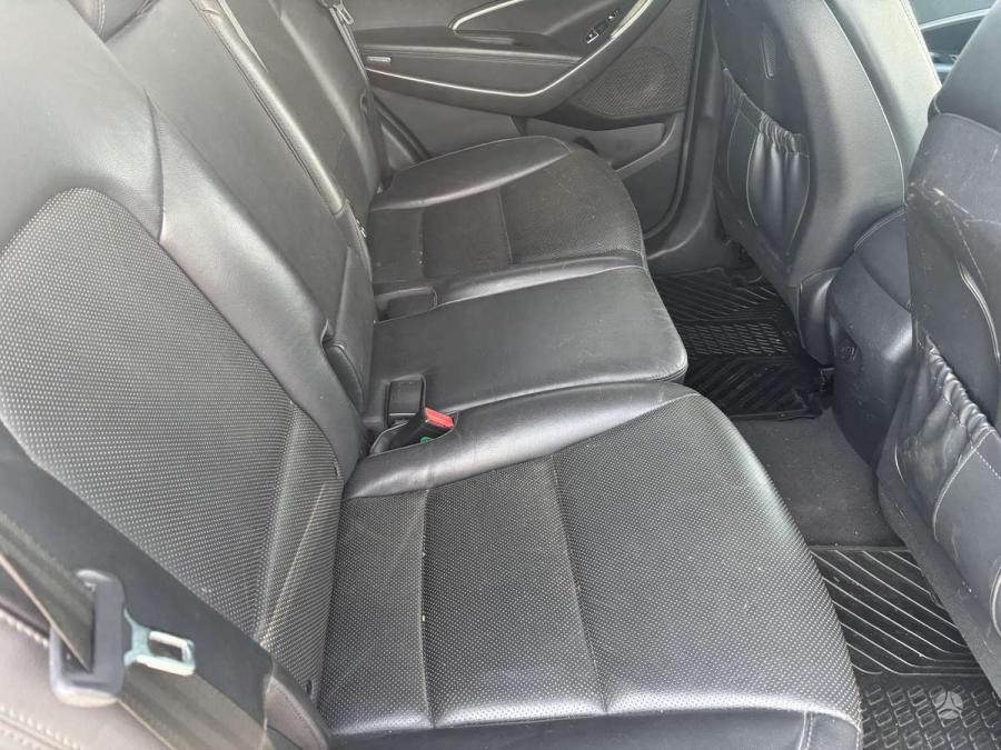 Pelēks Hyundai Santa Fe 2015 Marijampole, ar dzinēja tilpumu 2.20 L un nobraukumu 205 tūkst. km par 7700 €, foto 13 vietnē AUTOMOTO.COM.LV