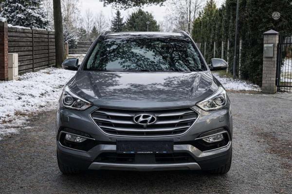 Pelēks Hyundai Santa Fe 2016 Viļņa, ar dzinēja tilpumu 2.20 L un nobraukumu 269 tūkst. km par 15500 €, foto 3 vietnē AUTOMOTO.COM.LV