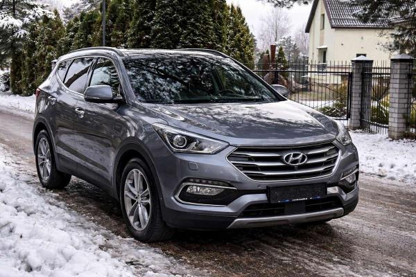 Pelēks Hyundai Santa Fe 2016 Viļņa, ar dzinēja tilpumu 2.20 L un nobraukumu 269 tūkst. km par 15500 €, foto 4 vietnē AUTOMOTO.COM.LV