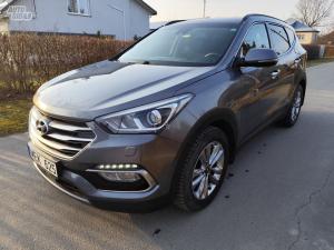 Grey Hyundai Santa Fe 2016 in Pasvalys, with an engine capacity of 2.20 L and mileage of 300 thousand km for 13200 €, photo 2 on AUTOMOTO.COM.LV