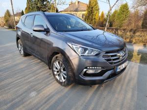 Grey Hyundai Santa Fe 2016 in Pasvalys, with an engine capacity of 2.20 L and mileage of 300 thousand km for 13200 €, photo 3 on AUTOMOTO.COM.LV