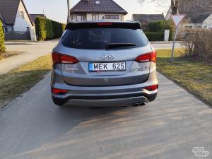 Grey Hyundai Santa Fe 2016 in Pasvalys, with an engine capacity of 2.20 L and mileage of 300 thousand km for 13200 €, photo 7 on AUTOMOTO.COM.LV
