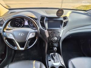 Grey Hyundai Santa Fe 2016 in Pasvalys, with an engine capacity of 2.20 L and mileage of 300 thousand km for 13200 €, photo 10 on AUTOMOTO.COM.LV