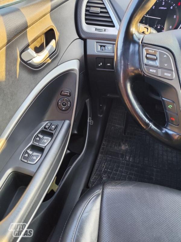 Grey Hyundai Santa Fe 2016 in Pasvalys, with an engine capacity of 2.20 L and mileage of 300 thousand km for 12500 €, photo 11 on AUTOMOTO.COM.LV
