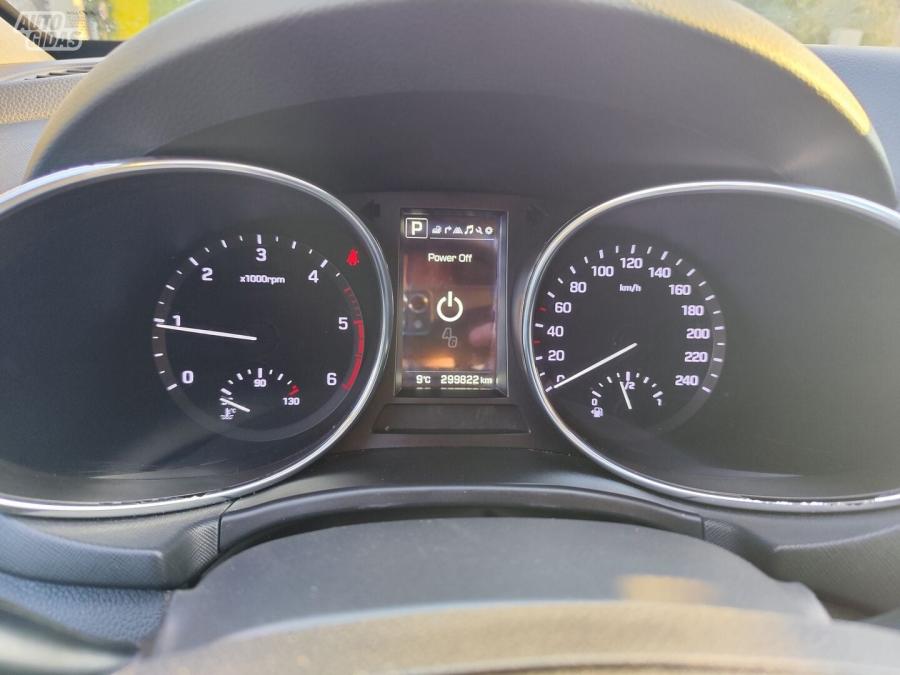 Grey Hyundai Santa Fe 2016 in Pasvalys, with an engine capacity of 2.20 L and mileage of 300 thousand km for 13200 €, photo 16 on AUTOMOTO.COM.LV
