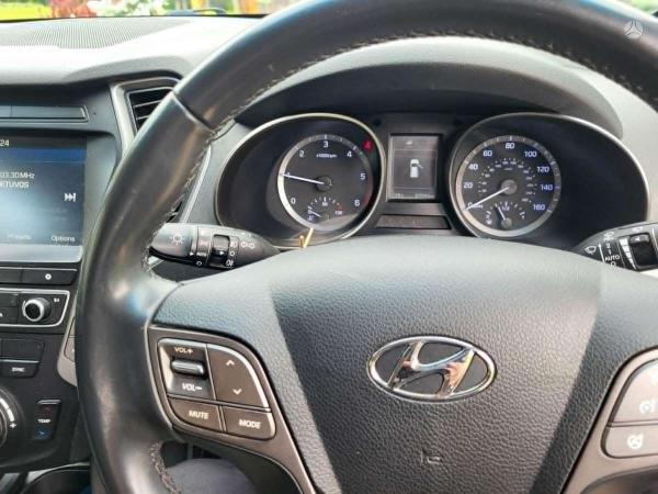 Grey Hyundai Santa Fe 2016 in Alytus, with an engine capacity of 2.20 L and mileage of 108 thousand km for 6200 €, photo 5 on AUTOMOTO.COM.LV