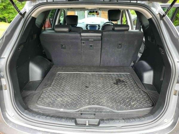 Grey Hyundai Santa Fe 2016 in Alytus, with an engine capacity of 2.20 L and mileage of 108 thousand km for 6200 €, photo 9 on AUTOMOTO.COM.LV