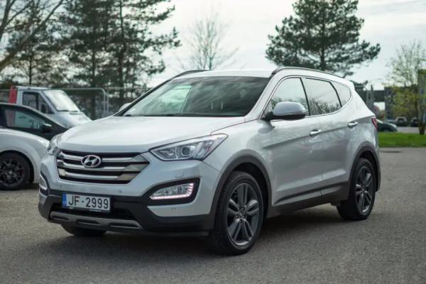 Pelēks Hyundai Santa Fe 2016 Liepāja, ar dzinēja tilpumu 2.20 L un nobraukumu 128 tūkst. km par 14950 €, foto 1 vietnē AUTOMOTO.COM.LV
