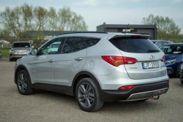 Pelēks Hyundai Santa Fe 2016 Liepāja, ar dzinēja tilpumu 2.20 L un nobraukumu 128 tūkst. km par 14950 €, foto 2 vietnē AUTOMOTO.COM.LV