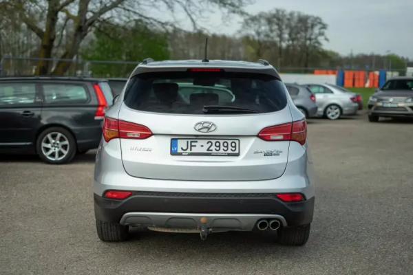 Pelēks Hyundai Santa Fe 2016 Liepāja, ar dzinēja tilpumu 2.20 L un nobraukumu 128 tūkst. km par 14950 €, foto 3 vietnē AUTOMOTO.COM.LV