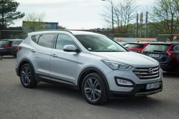 Pelēks Hyundai Santa Fe 2016 Liepāja, ar dzinēja tilpumu 2.20 L un nobraukumu 128 tūkst. km par 14950 €, foto 5 vietnē AUTOMOTO.COM.LV