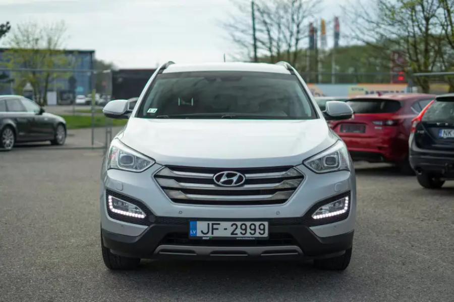 Pelēks Hyundai Santa Fe 2016 Liepāja, ar dzinēja tilpumu 2.20 L un nobraukumu 128 tūkst. km par 14950 €, foto 7 vietnē AUTOMOTO.COM.LV