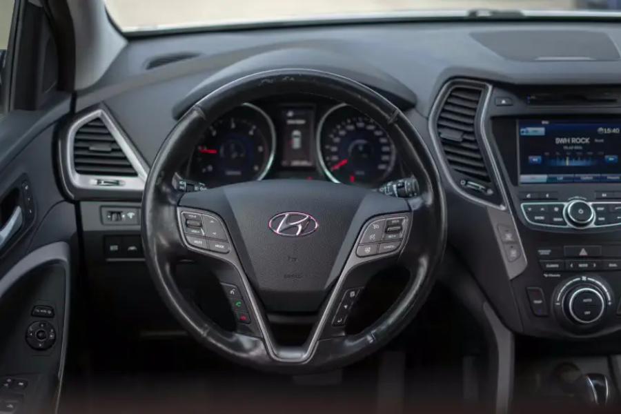Pelēks Hyundai Santa Fe 2016 Liepāja, ar dzinēja tilpumu 2.20 L un nobraukumu 128 tūkst. km par 14950 €, foto 14 vietnē AUTOMOTO.COM.LV