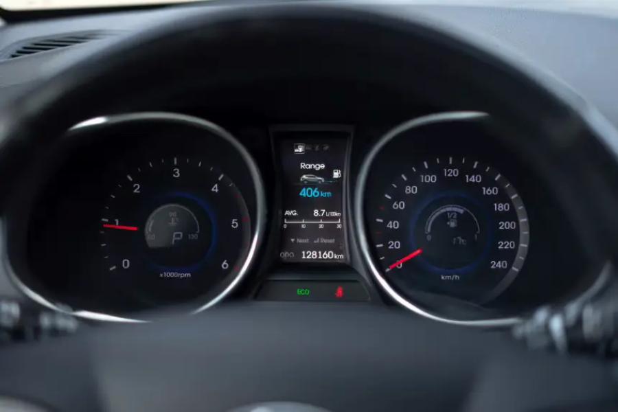 Pelēks Hyundai Santa Fe 2016 Liepāja, ar dzinēja tilpumu 2.20 L un nobraukumu 128 tūkst. km par 14950 €, foto 15 vietnē AUTOMOTO.COM.LV
