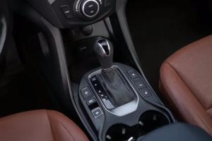 Pelēks Hyundai Santa Fe 2016 Liepāja, ar dzinēja tilpumu 2.20 L un nobraukumu 128 tūkst. km par 14950 €, foto 18 vietnē AUTOMOTO.COM.LV