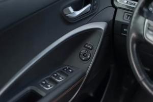 Pelēks Hyundai Santa Fe 2016 Liepāja, ar dzinēja tilpumu 2.20 L un nobraukumu 128 tūkst. km par 14950 €, foto 25 vietnē AUTOMOTO.COM.LV