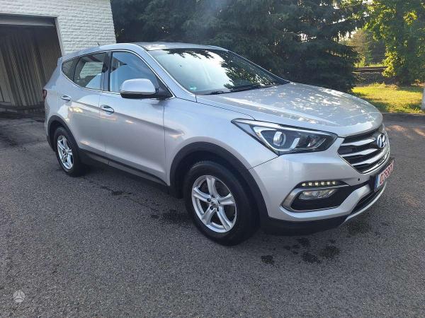 Pelēks Hyundai Santa Fe 2016 Marijampole, ar dzinēja tilpumu 2.00 L un nobraukumu 197 tūkst. km par 8800 €, foto 4 vietnē AUTOMOTO.COM.LV