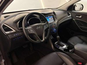 Grey Hyundai Santa Fe 2016 in Marijampole, with an engine capacity of 2.20 L and mileage of 173 thousand km for 13999 €, photo 3 on AUTOMOTO.COM.LV
